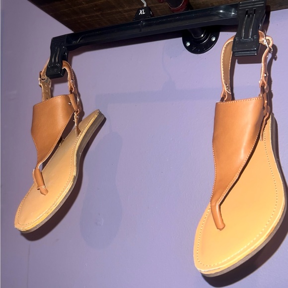 Forever 21 | Shoes | Nwt Triangle Top Strappy Sandals | Poshmark